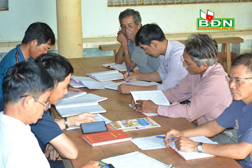 Gĕh nau uĕh tâm nau kan “5 đảng viên kơl du r’năk o-ach” ta Trường Xuân