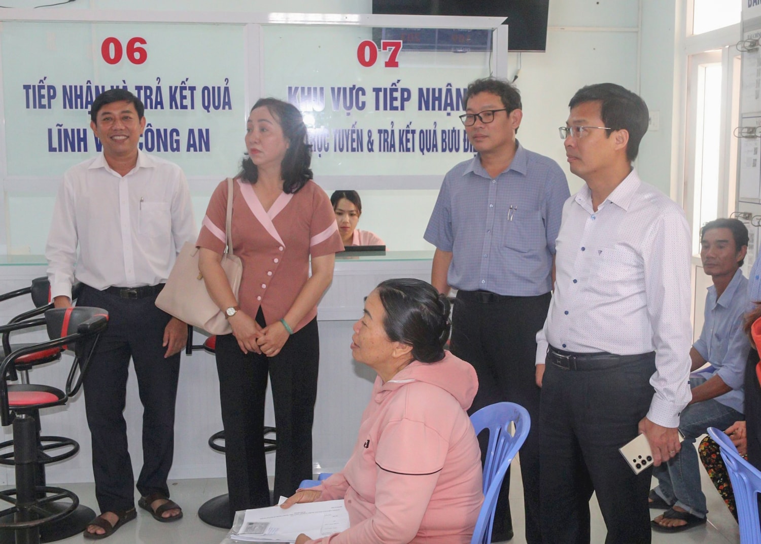 Phó Chủ tịch UBND tỉnh Lâm Đồng Đinh Văn Tuấn kiểm tra việc tổ chức bộ...