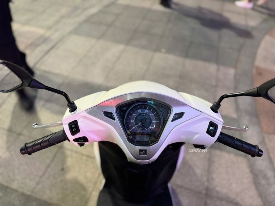 Honda LEAD 2026 tích hợp ABS chính thức bán tại Việt Nam, giá từ 39,5 triệu...