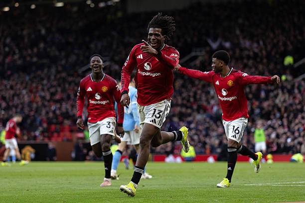 Manchester United và bài toán Patrick Dorgu: Tiền đạo đột biến hay hậu...