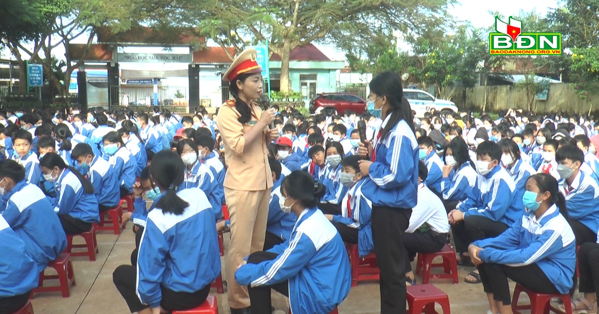 Tuyên Truyền Luật Giao Thông Cho 400 Học Sinh Trường Thcs Trần Phú