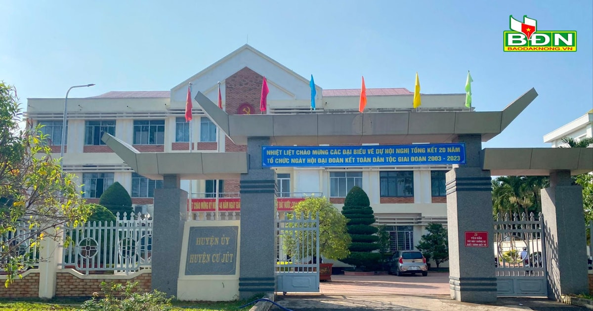 Cách chức Phó Bí thư Chi bộ phòng Tư pháp huyện Cư Jút