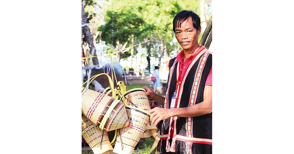 Khôi phục nghề đan lát truyền thống