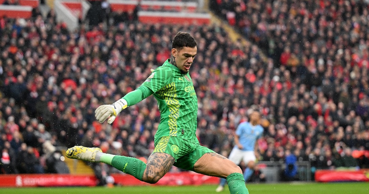 Chuyển nhượng sáng 28/7: Ederson xác nhận ở lại Man City, Man Utd theo...