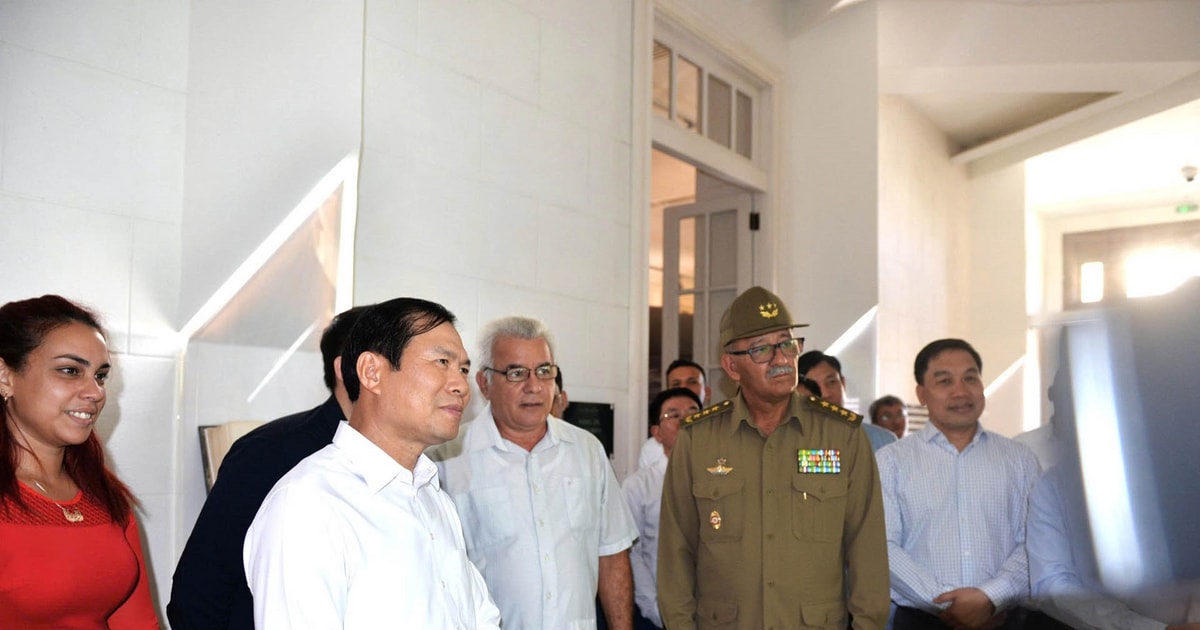 Đại tướng Nguyễn Tân Cương thăm Trung tâm Fidel Castro Ruz tại Cuba