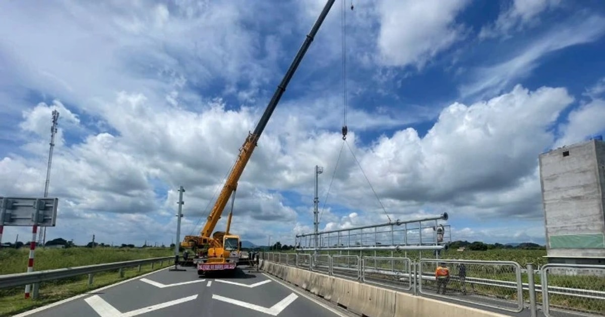 Cao tốc Vĩnh Hảo-Phan Thiết tạm đóng luân phiên để thi công lắp camera...
