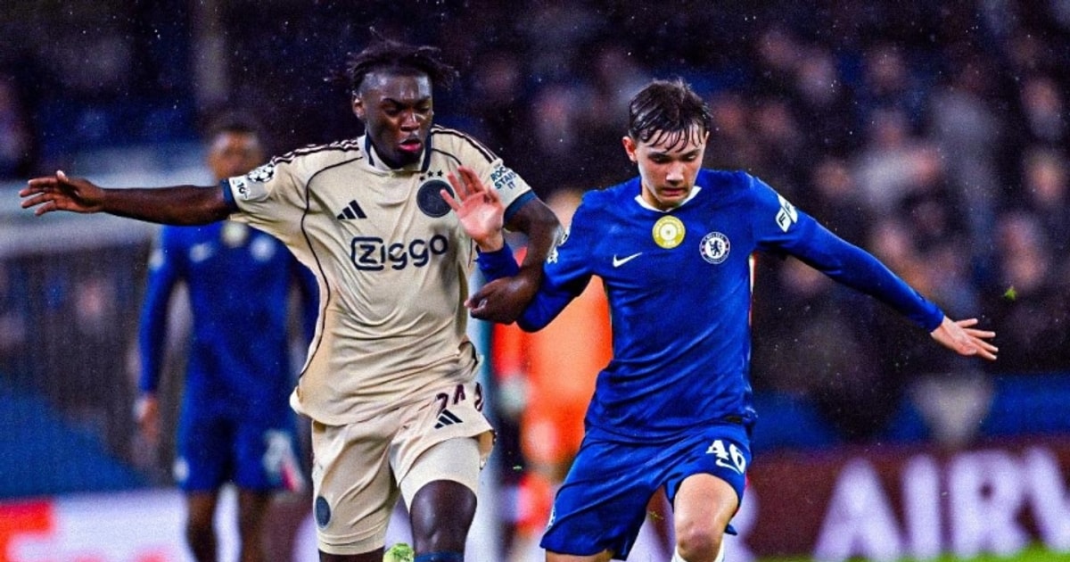 Chelsea ký hợp đồng chuyên nghiệp với Reggie Walsh 17 tuổi